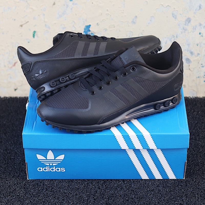Jual ADIDAS LA TRAINER II CORE BLACK FULL BLACK ORIGINAL BNIB RESMI ...