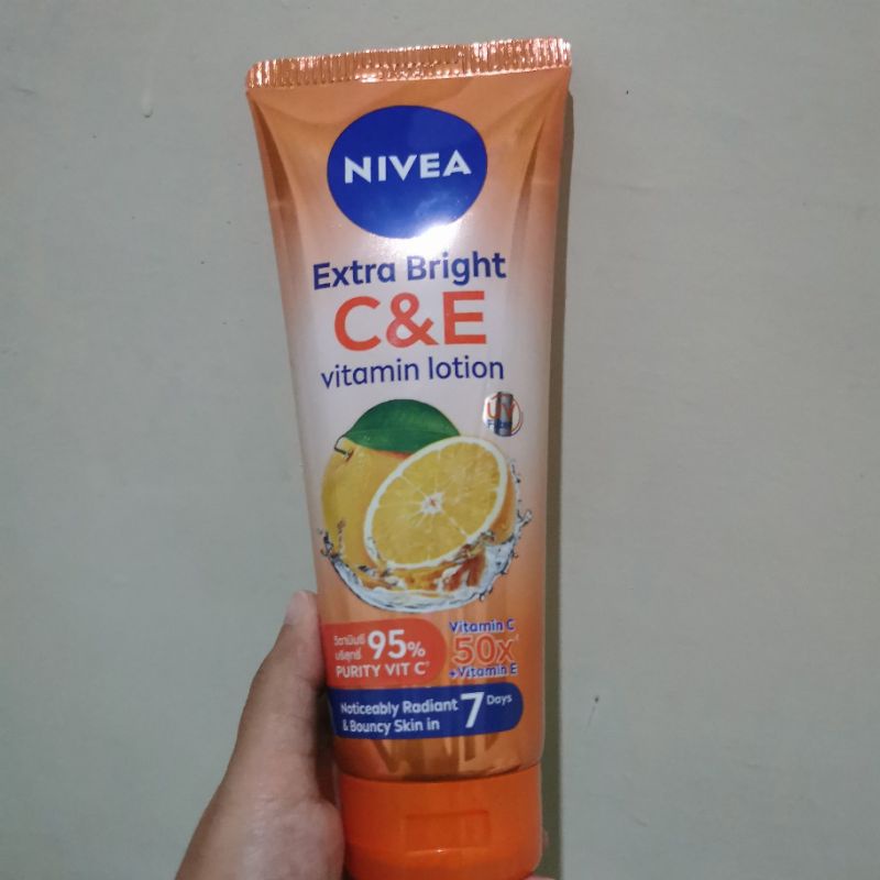 Jual NIVEA Extra Bright C&E Vitamin Lotion 180mL | Shopee Indonesia