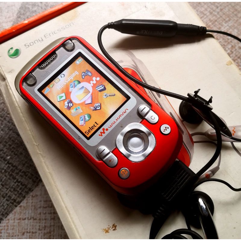 Jual Hp jadul sony ericsson W550i W550 fullset walkman original dual speaker gahar mulus hp unik ...