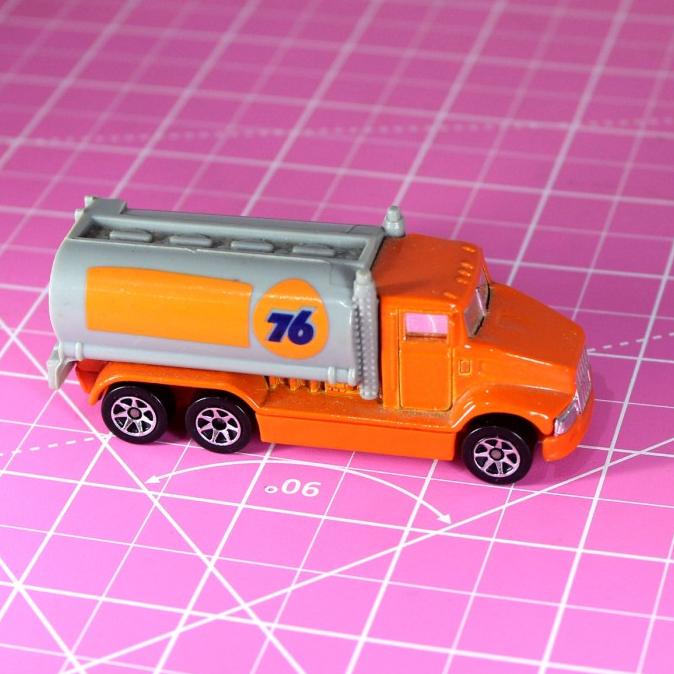Jual Hotwheels HW Tank Truck Fuel Tanker Unocal 76 Orange | Shopee ...