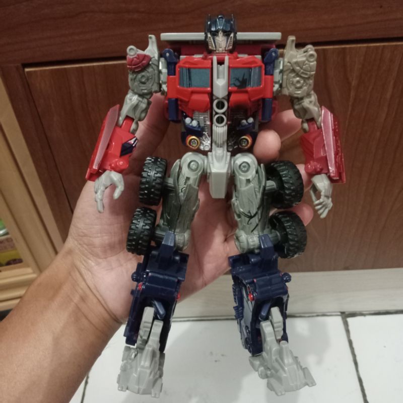 Jual TT Optimus Prime Battle Damage Transformers | Shopee Indonesia