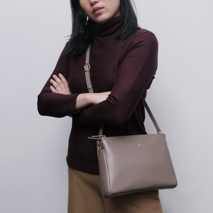 Jual Povilo Povi Sling Taupe | Shopee Indonesia