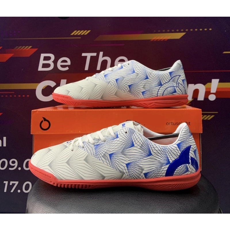 Jual Sepatu Futsal ORTUSEIGHT Neutron IN (White/Ortred/Blue) ORIGINAL | Shopee Indonesia