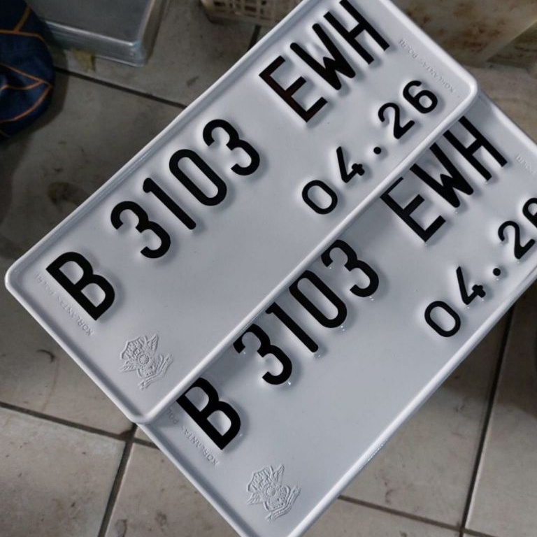 Jual OYU-76 Plat Nomor Motor Standart Hitam Putih Proses Cepat Plat ...