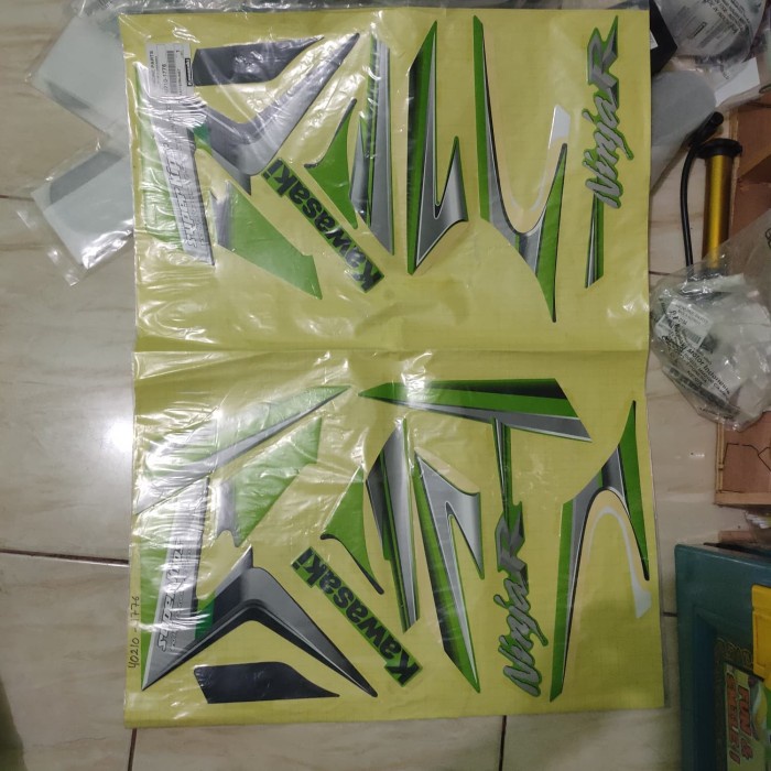 Jual stiker body set ninja R barong hijau metalik 2010 original ...