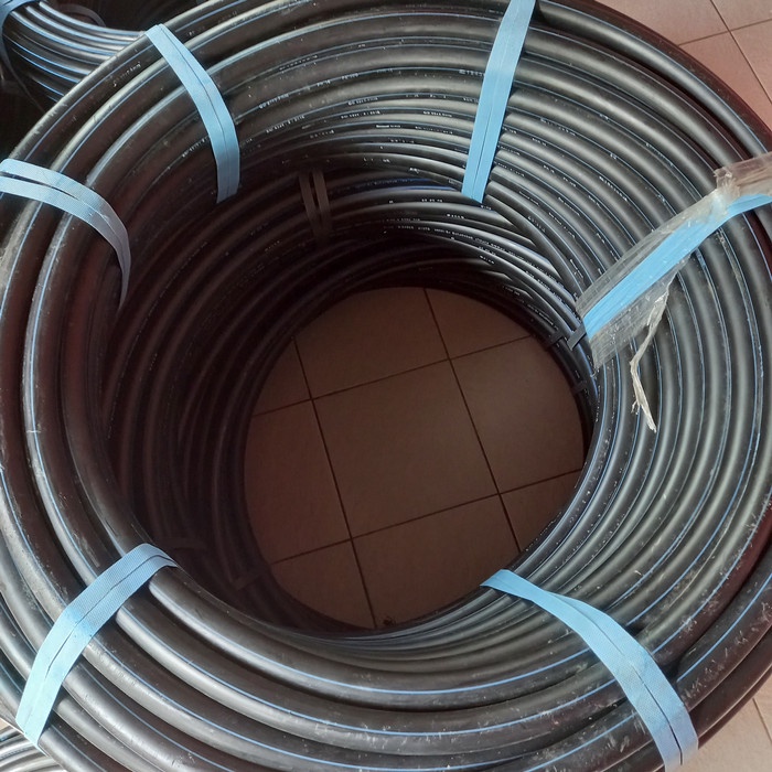 Jual PIPA HDPE 1 INCH PN16 RUCIKA WAVIN 100meter / SELANG HITAM HDPE | Shopee Indonesia