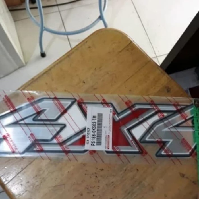 Jual stiker 4x4 utk mobil hilux original ukuran besar 1buah ...