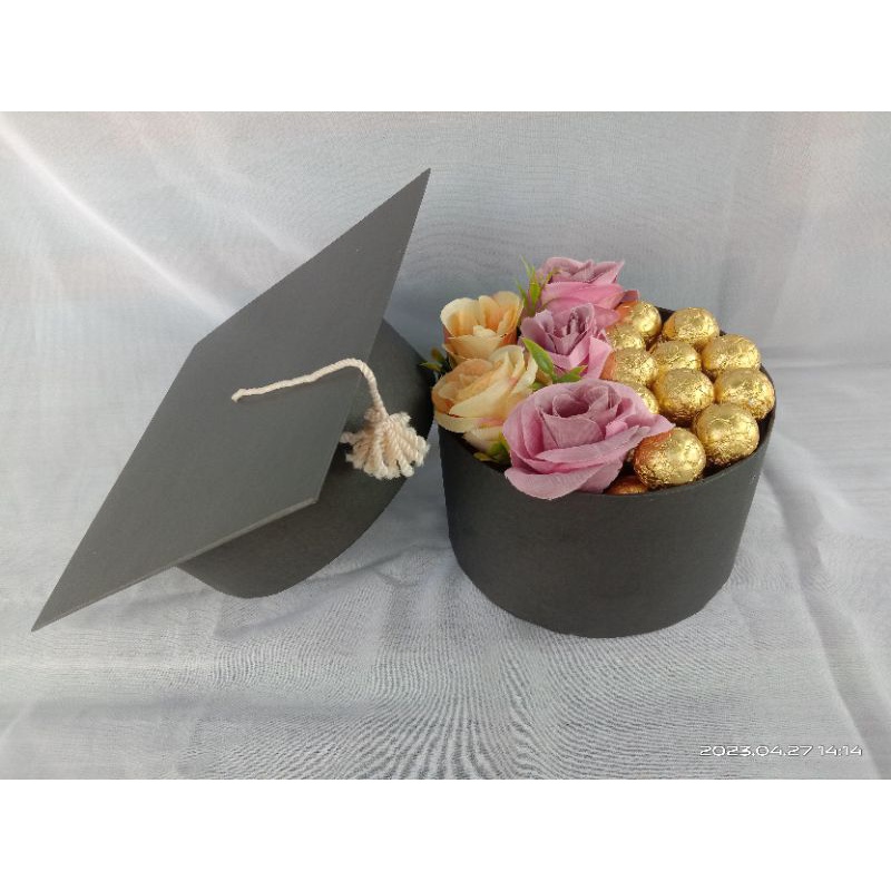Jual Box hadiah wisuda bentuk toga | Shopee Indonesia