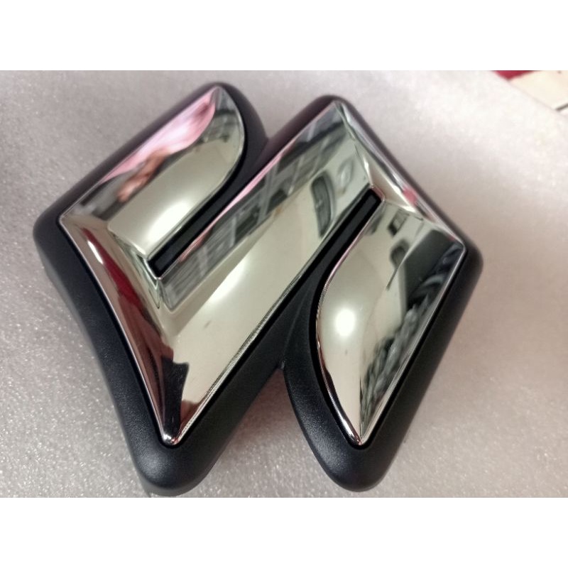 Jual emblem logo depan Suzuki Mega carry original | Shopee Indonesia