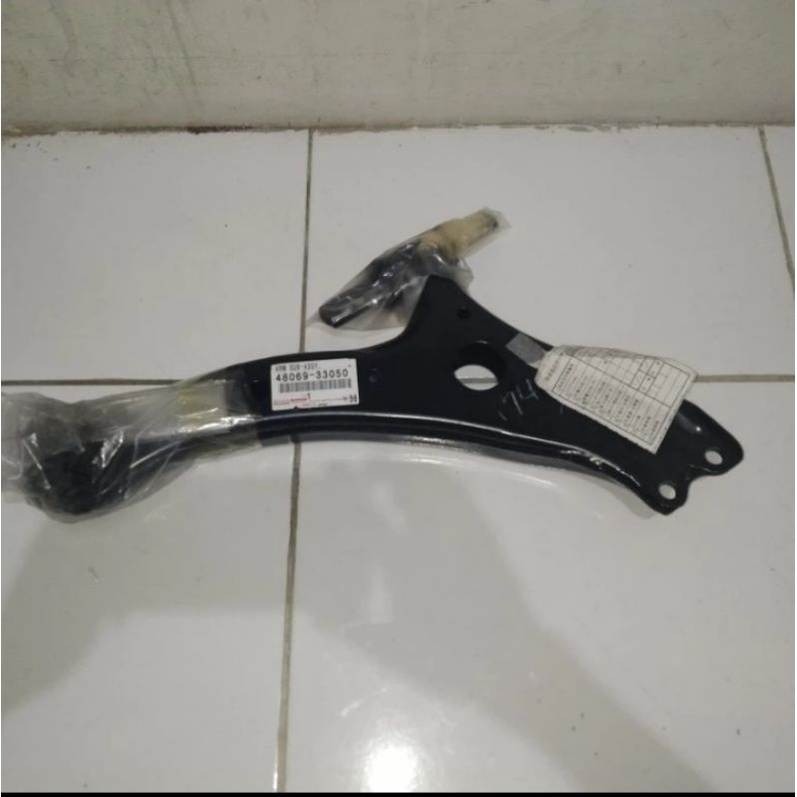 Jual Lower arm bawah Kiri Toyota Camry 2400cc Camry V 3000cc 48069 ...