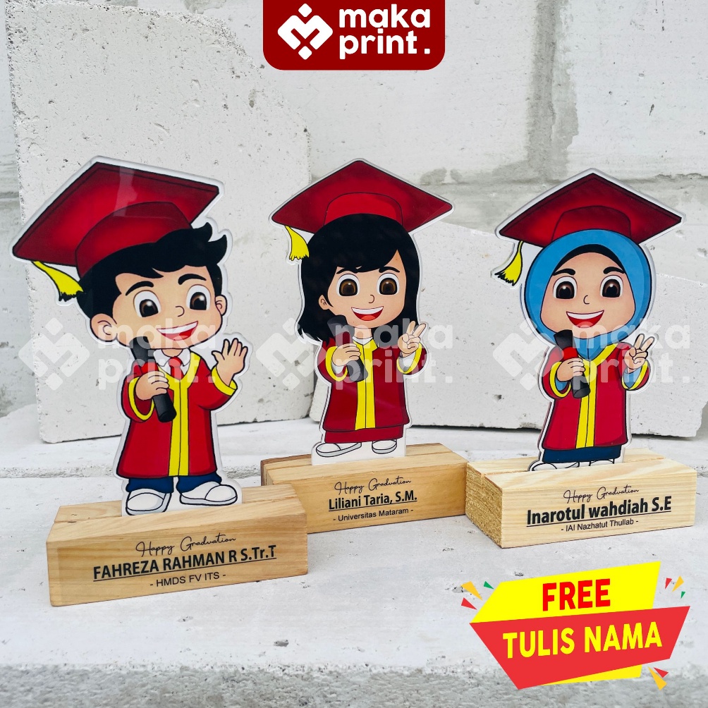 Jual OI61 Plakat wisuda akrilik (HIJAB MERAH TATAKAN KAYU) , kado ...