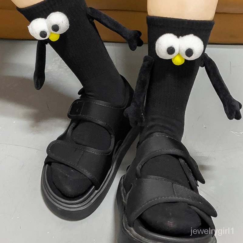 Jual Magnetic Couple Socks Funny Doll Hand in Hands Matching Crew Socks ...