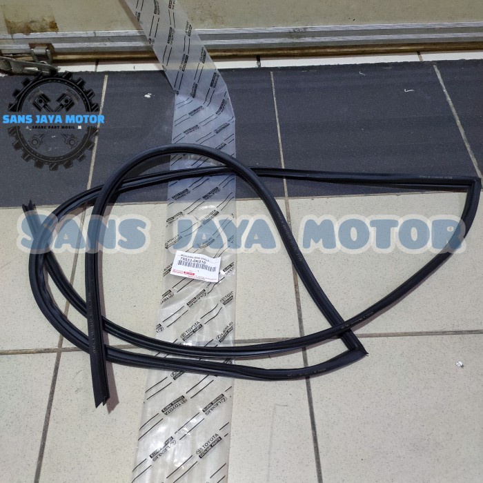 Jual Karet Kaca Depan List Moulding Toyota Innova 2004 - 2015 Original ...