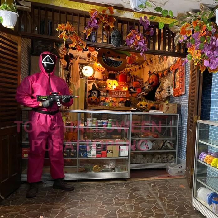 Jual Kostum Guard Squid Game Baju Penjaga Pink | Shopee Indonesia