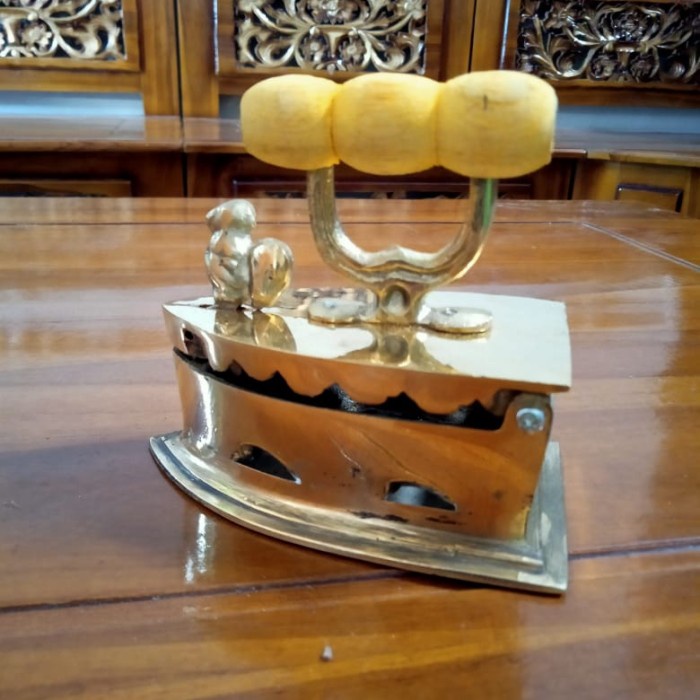 Jual Must Have!! Miniatur Setrika Arang Kuningan Asli Antik Klasik Kuno ...