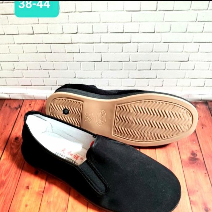 Jual SEPATU SLIP-ON BIGBOSS BRUCE LEE | SEPATU MURAH | SEPATU KUNGFU ...