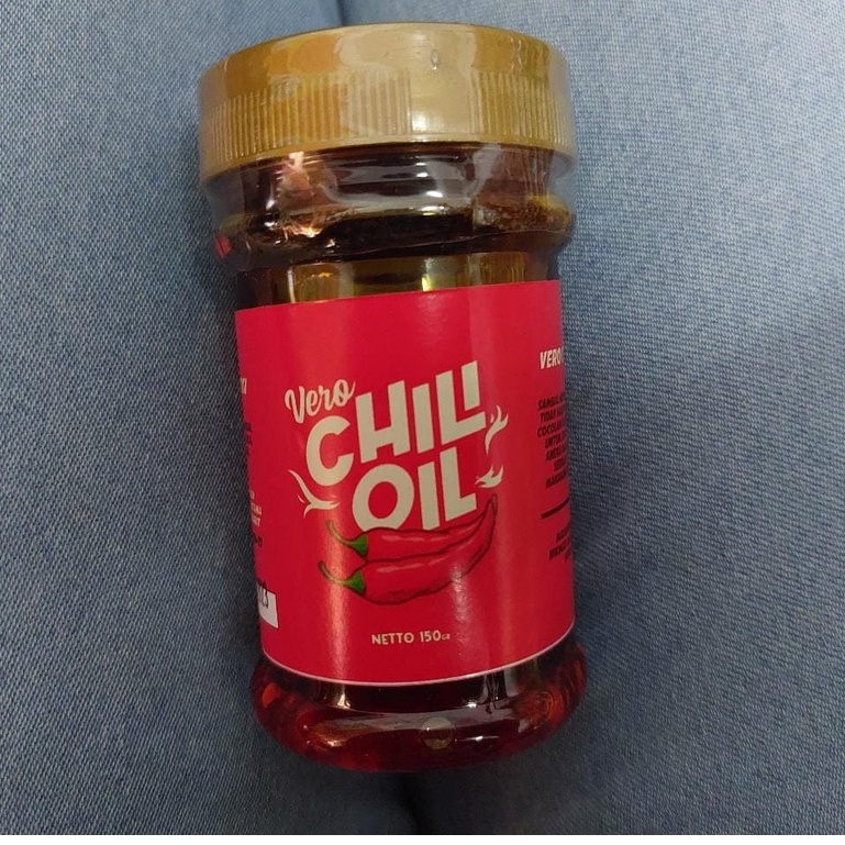 Jual VERO CHILI OIL MINYAK CABAI CABE 150 ML DIMSUM SIOMAY SAMBAL BOTOL CHILLI | Shopee Indonesia