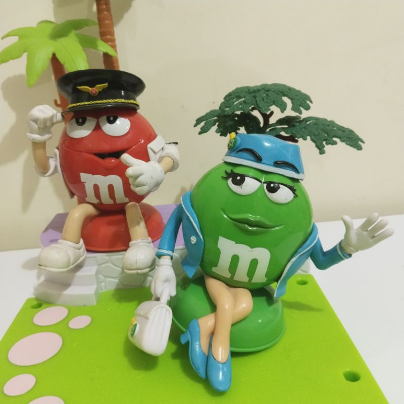 Jual Figure MnM Pilot Merah & Pramugari Hijau Set (Second/Preloved ...