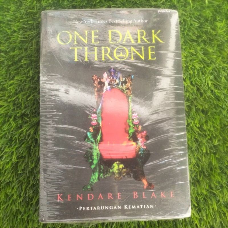 Jual BUKU ONE DARK THRONE | Shopee Indonesia