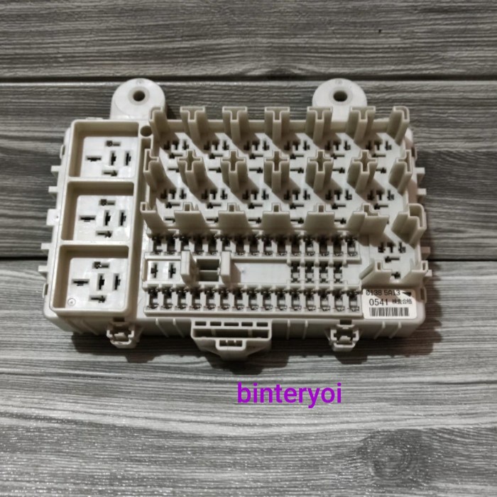 Jual fuse Box Sekring isuzu ELF NKR Giga Original | Shopee Indonesia