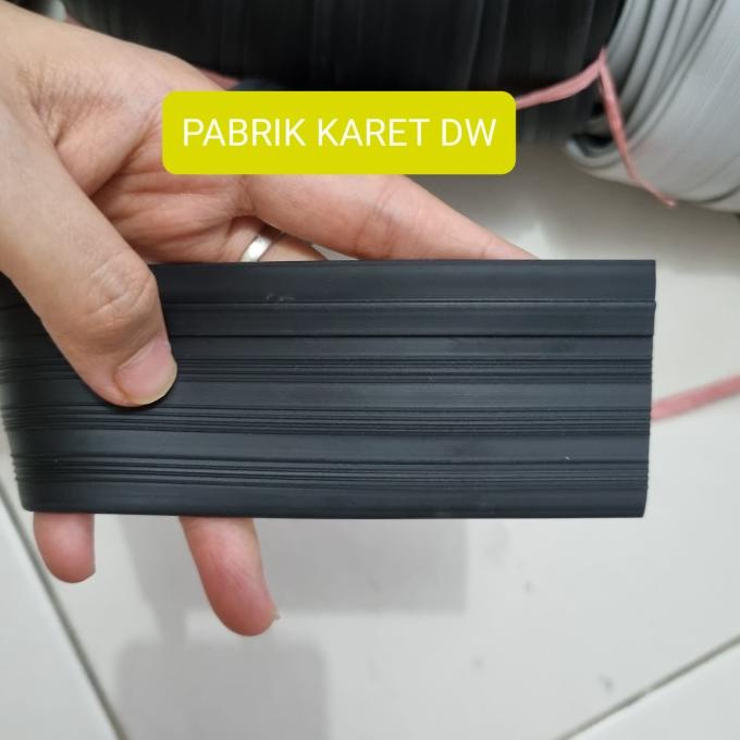 Jual Step Nosing Karet Lis Tangga Anti Slip List Tangga Tipe Lurus ...