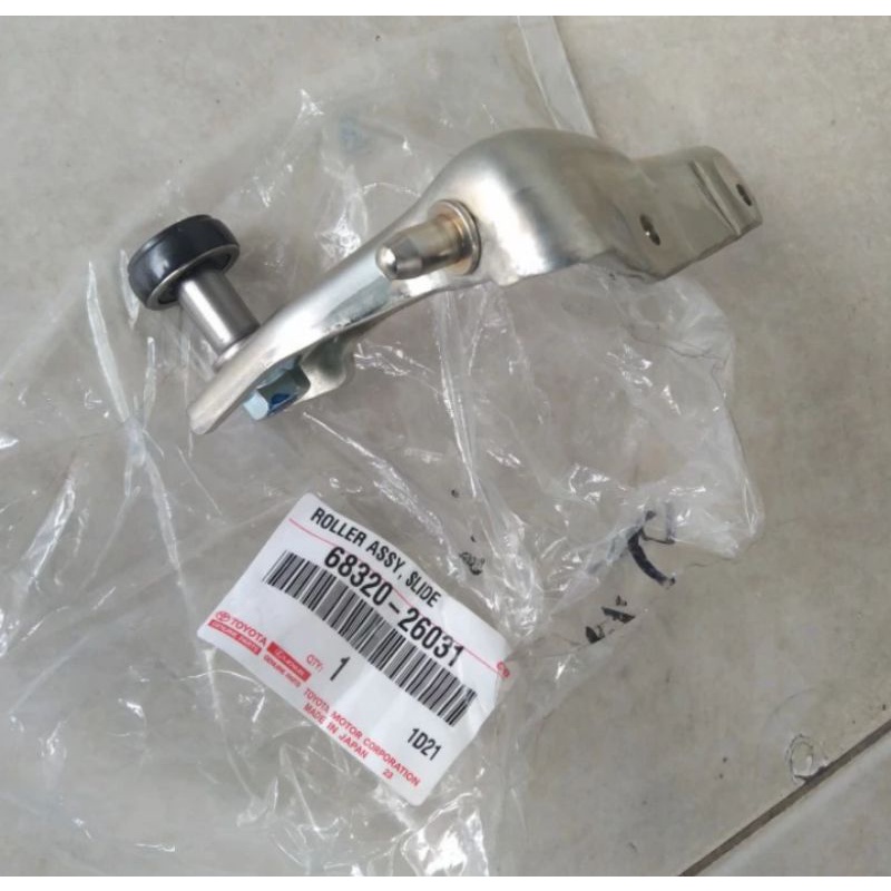 Jual Roller Laher atas pintu sliding Toyota Hiace commuter 68320-26031 ...