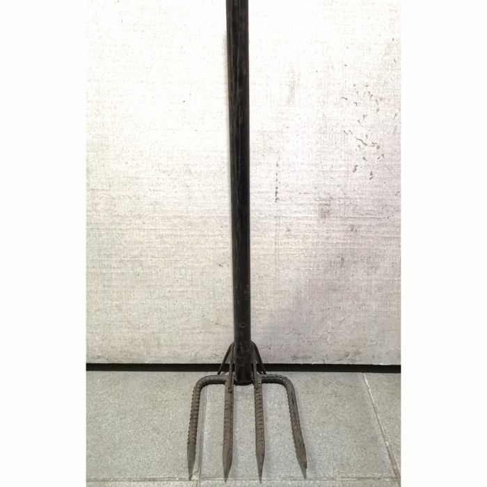 Jual Terlaris Cangkrang Garukan Besi 4Jari Gagang Pipa Besi | Shopee ...