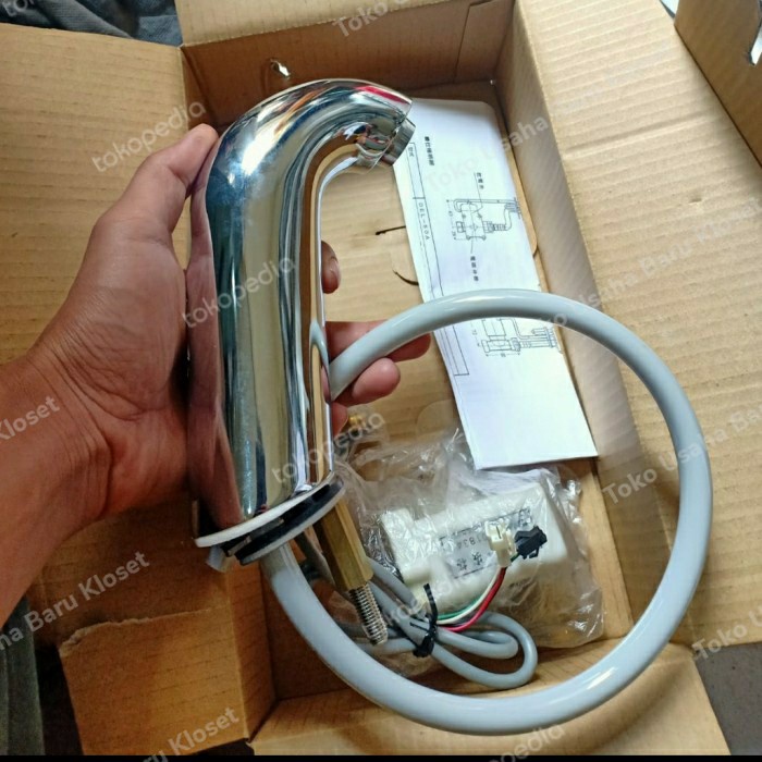 Jual Kran Wastafel Sensor SanEi | SAN-EI Type Baterai | Shopee Indonesia