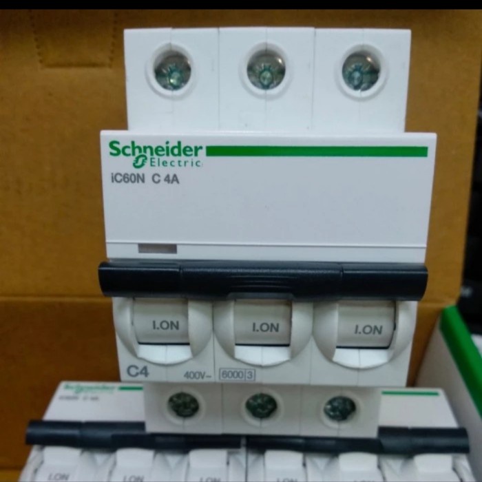 Jual Schneider MCB iC60N 3P 4A A9F74304 3phase 4 a 3 p 3 phase | Shopee Indonesia