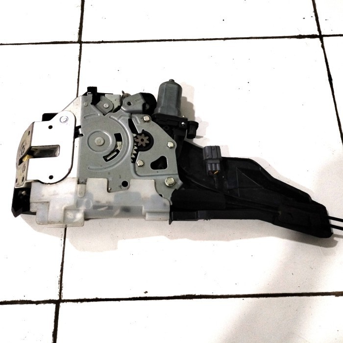 Jual Sliding Slide Door Lock Doorlock Latch Assy Belakang Kanan Freed ...
