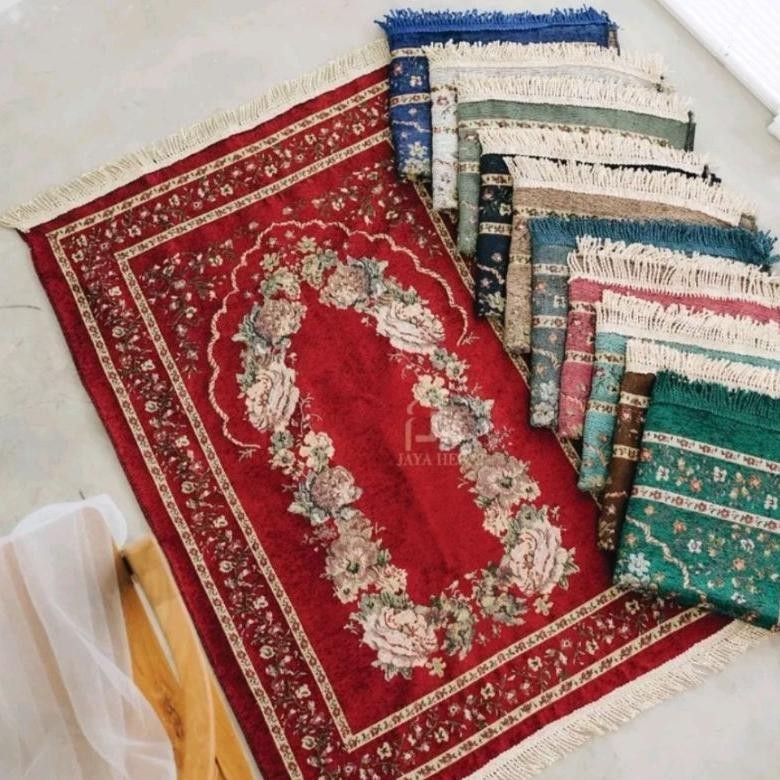 Jual Busana yang Merangkul Tradisi souvenir sajadah Turkey tambang ...