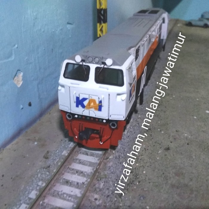 Jual Miniatur Kereta Lokomotif Cc 206 Dummy | Shopee Indonesia