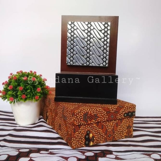 Jual Stand Hiasan Meja Motif Batik Plakat Souvenir Motif Batik ...
