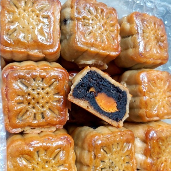 Jual MOON CAKE / TONG TJU PIA / KUE BULAN HOMEMADE 1KG | Shopee Indonesia