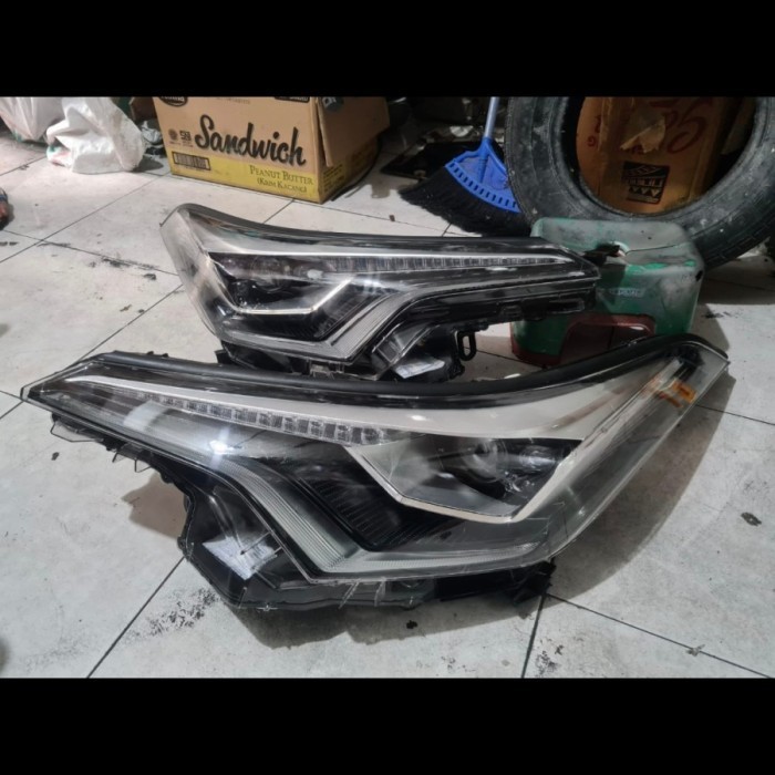 Jual Headlamp Toyota CHR Hybrid Original | Shopee Indonesia