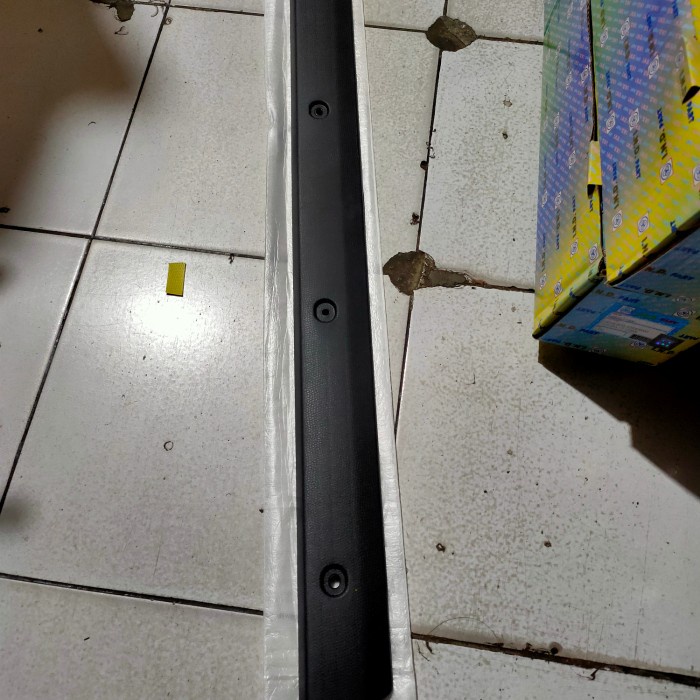 Jual Terbaru List Plastik Penjepit Karpet Dasar Bagian Bagasi Apv Arena ...