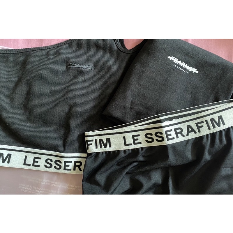 Jual Le Sserafim Merch One Shoulder Leggings Shirt | Shopee Indonesia