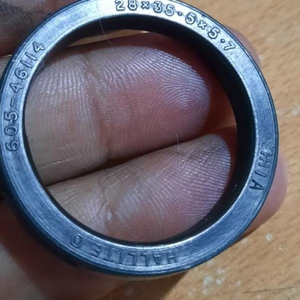 Jual Hallite Un 28*38*5*5/6 Cylinder Seal Un Pin Dust Seal Un 28X38X5X5 ...