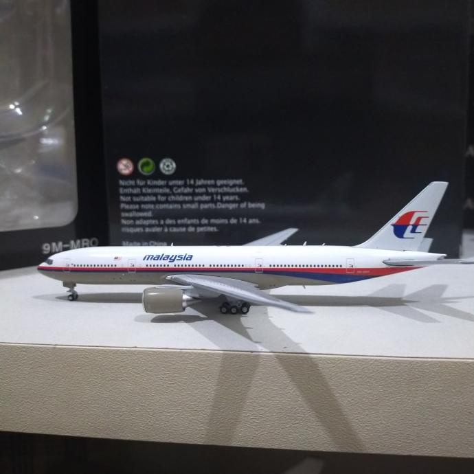 Jual Malaysia Airlines Boeing 777-200er 9M-MRO BBox 1:400 | Shopee Indonesia