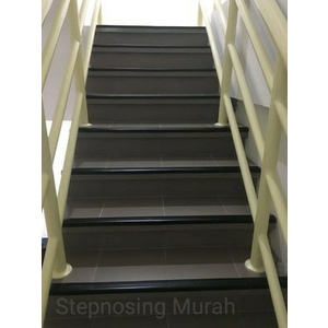 Jual Promo Step Nosing Karet, Lis Tangga , Anti Slip Tangga, Pengaman ...