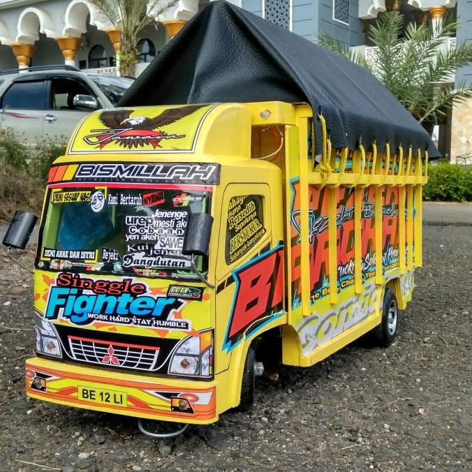 Jual Miniatur Mobil Truk Kayu Truck Oleng Lampu Terpal Stiker Besar ...
