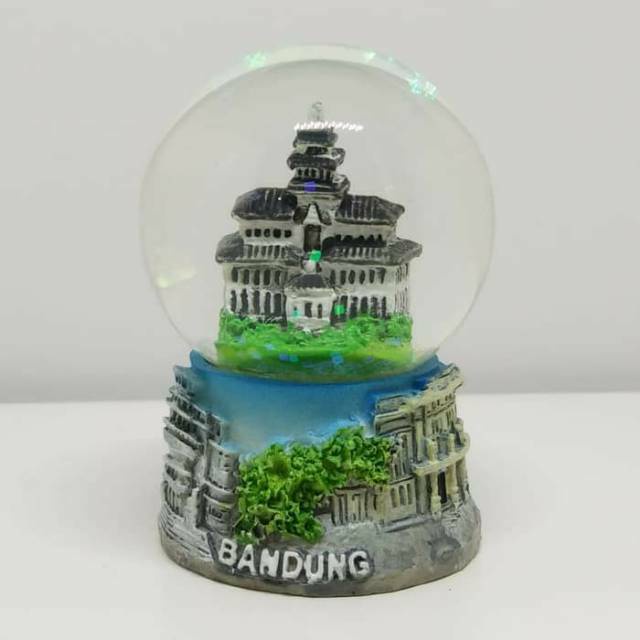 Jual Souvenir Pajangan Snow Globe Snowball Gedung Sate Bandung Oleh ...