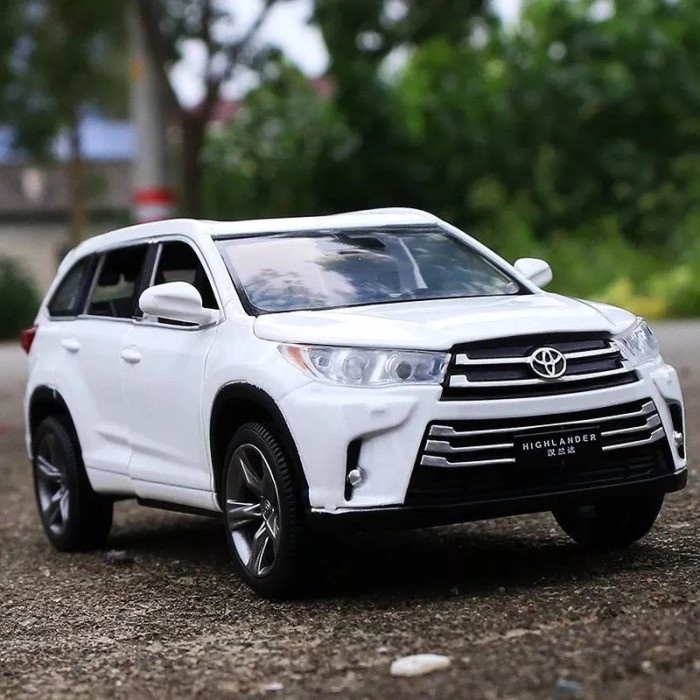 Jual PROMO!!! DIECAST MOBIL MINIATUR TOYOTA HIGHLANDER KIJANG INNOVA ...