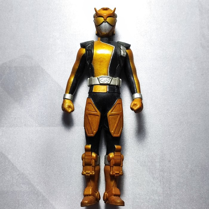Jual shs 17 cm tokumei sentai go-busters gold action figure bandai ...