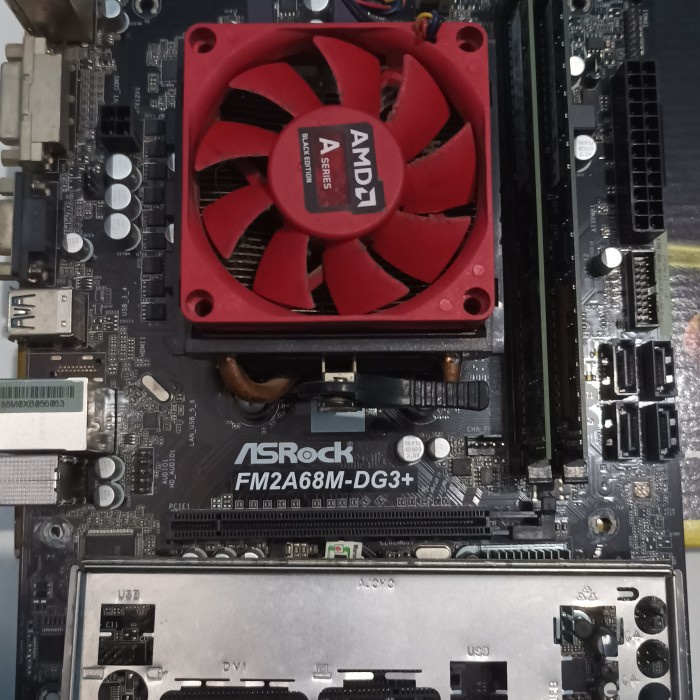 Jual mobo fm2+ dan prosesor amd A8 7650K 4C udah pake apu + ram 4gb ...