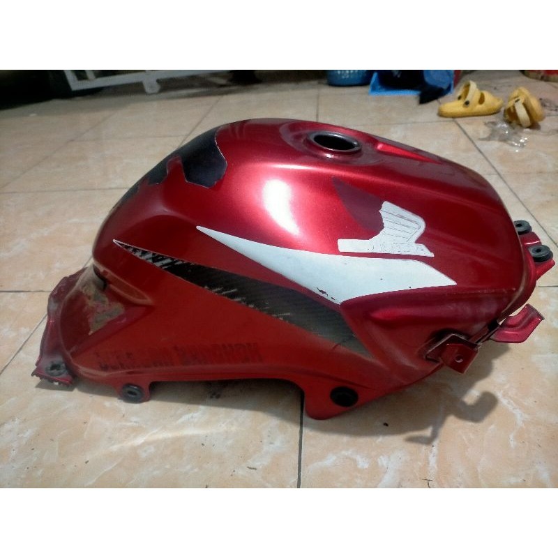 Jual tangki original honda old cb150r merah 2013-2015 | Shopee Indonesia