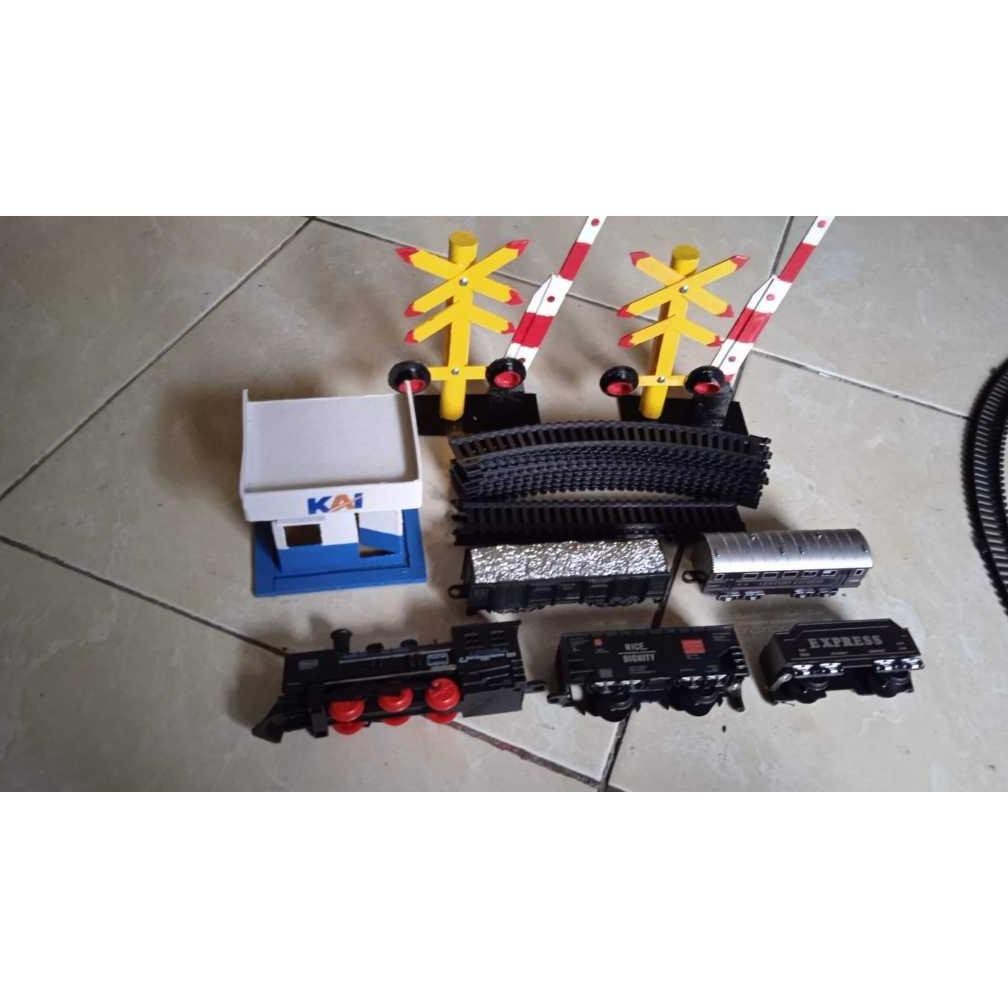 Jual gd-324 mainan miniatur Kereta api indonesia Paket Mainan edukasi ...