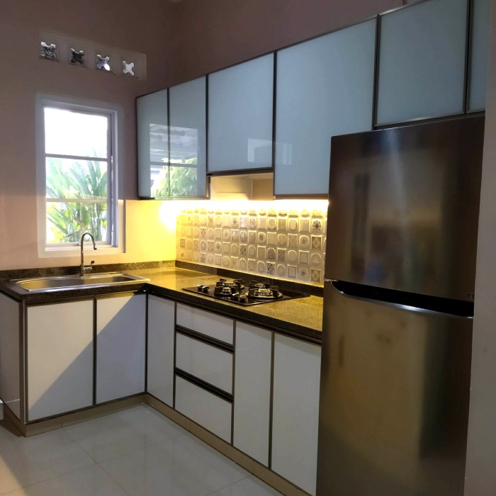 Jual [Baru] Kitchen Set Aluminium Kombinasi Acp White Glass Tone White ...