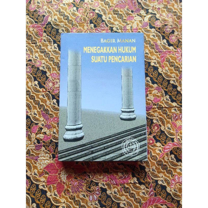 Jual Buku Hukum, MENEGAKKAN HUKUM SUATU PENCARIAN @Bagir Manan | Shopee ...