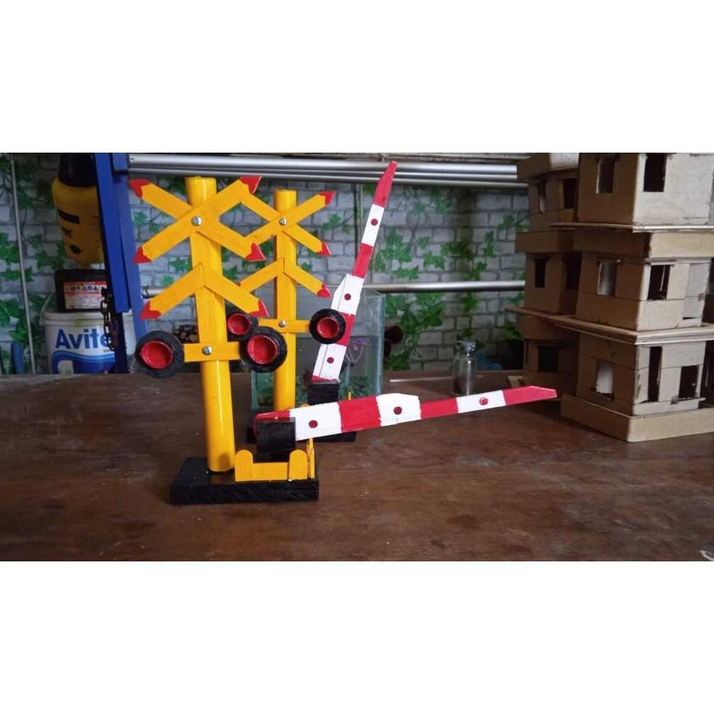 Jual Mainan Miniatur Palang Pintu Kereta Api Indonesia Palang Sepur Kai ...
